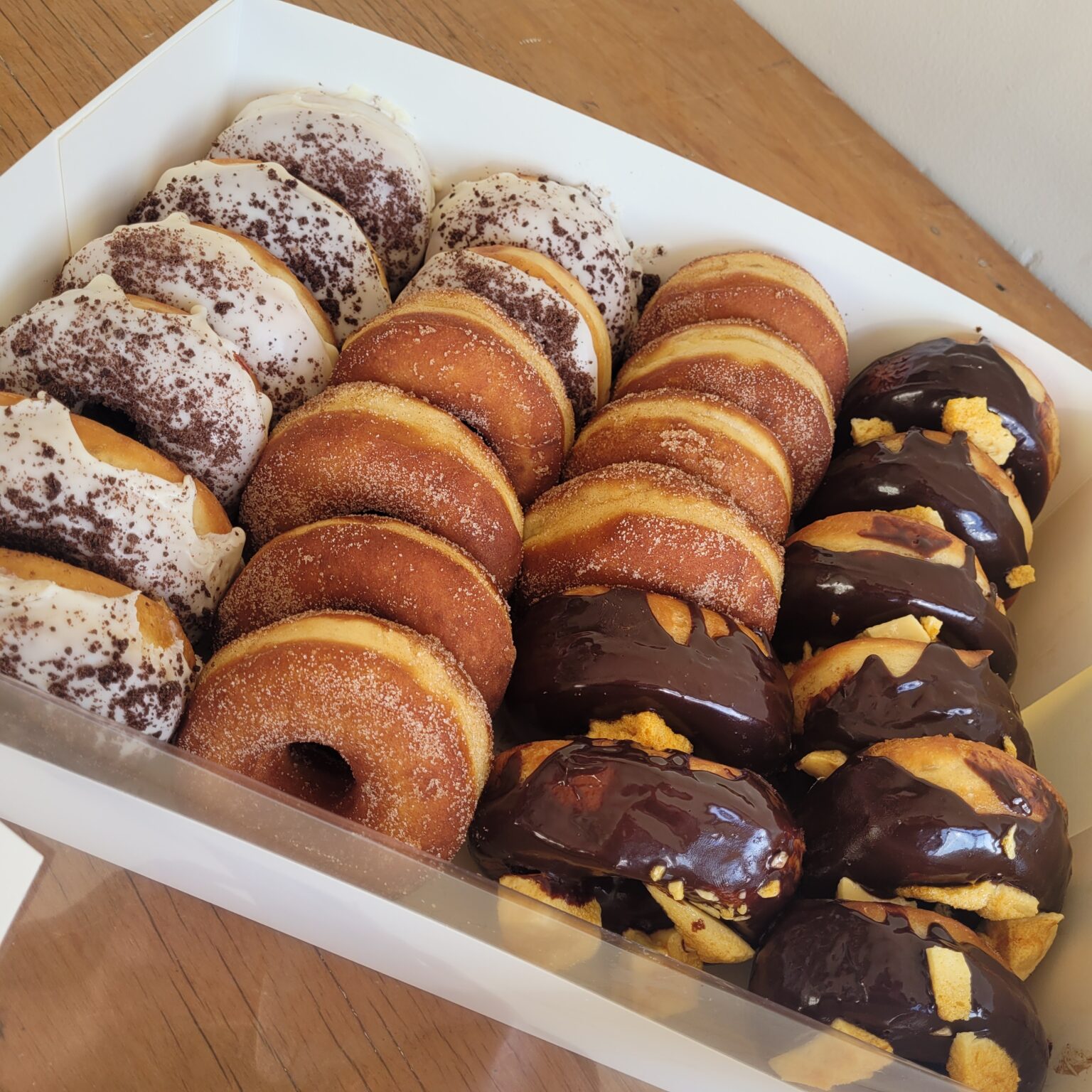 Donut Ring Box - 24 Piece - The Cake Eating Company NZ