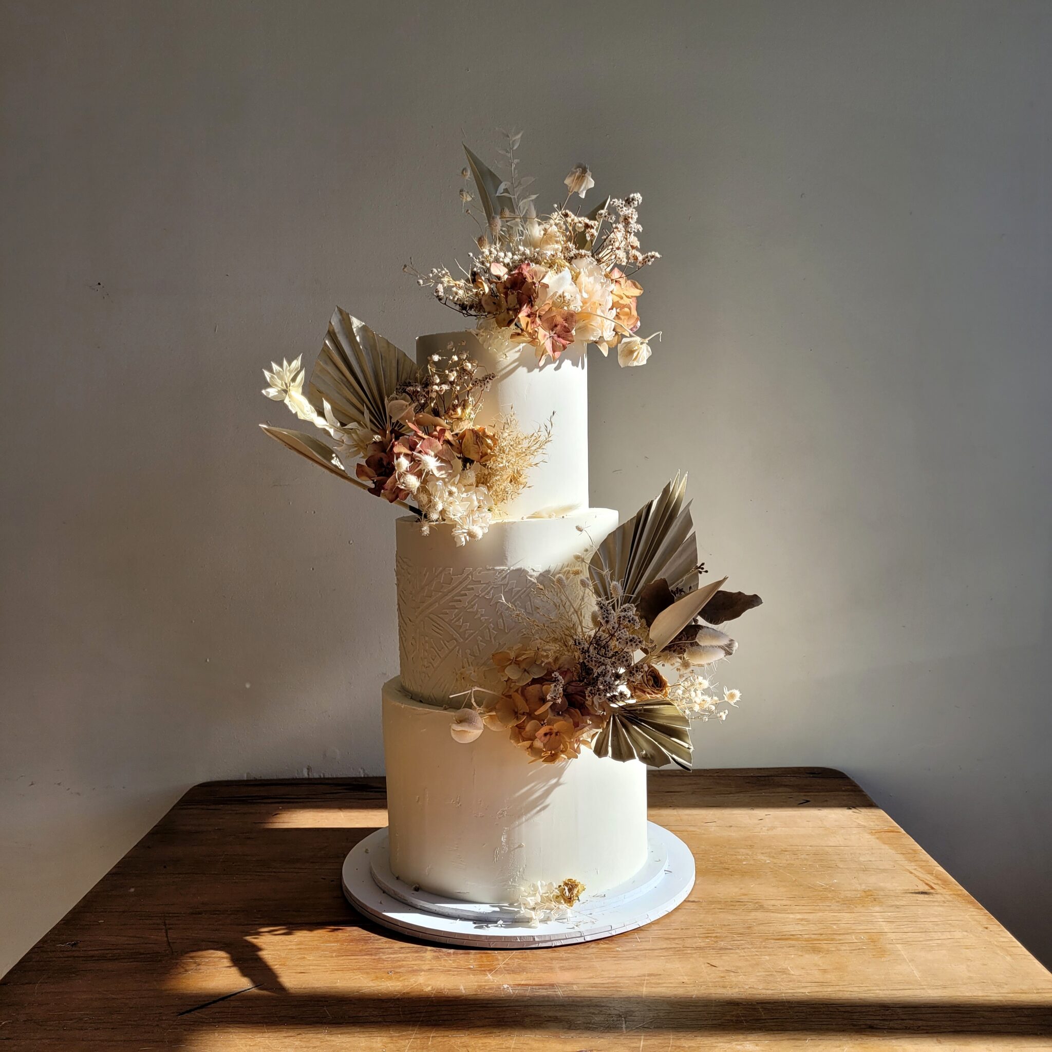Amazing Wedding Cakes | Christchurch Based Wedding Cake Makers