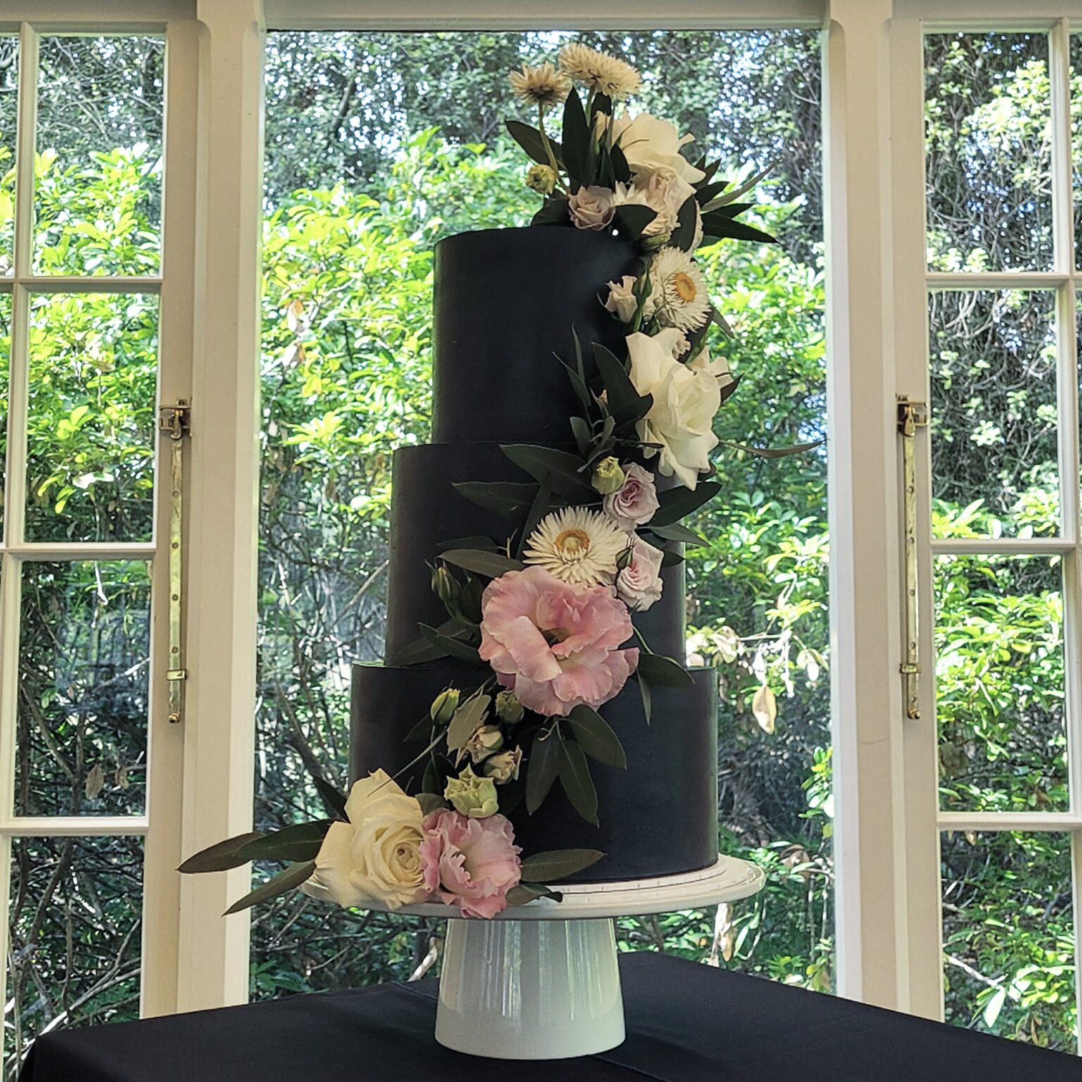 Amazing Wedding Cakes | Christchurch Based Wedding Cake Makers